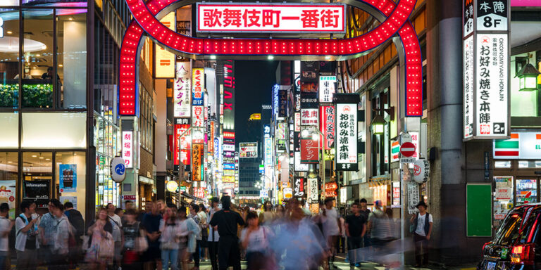 Tokyo Nightlife Guide + The 12 Best Clubs & Bars